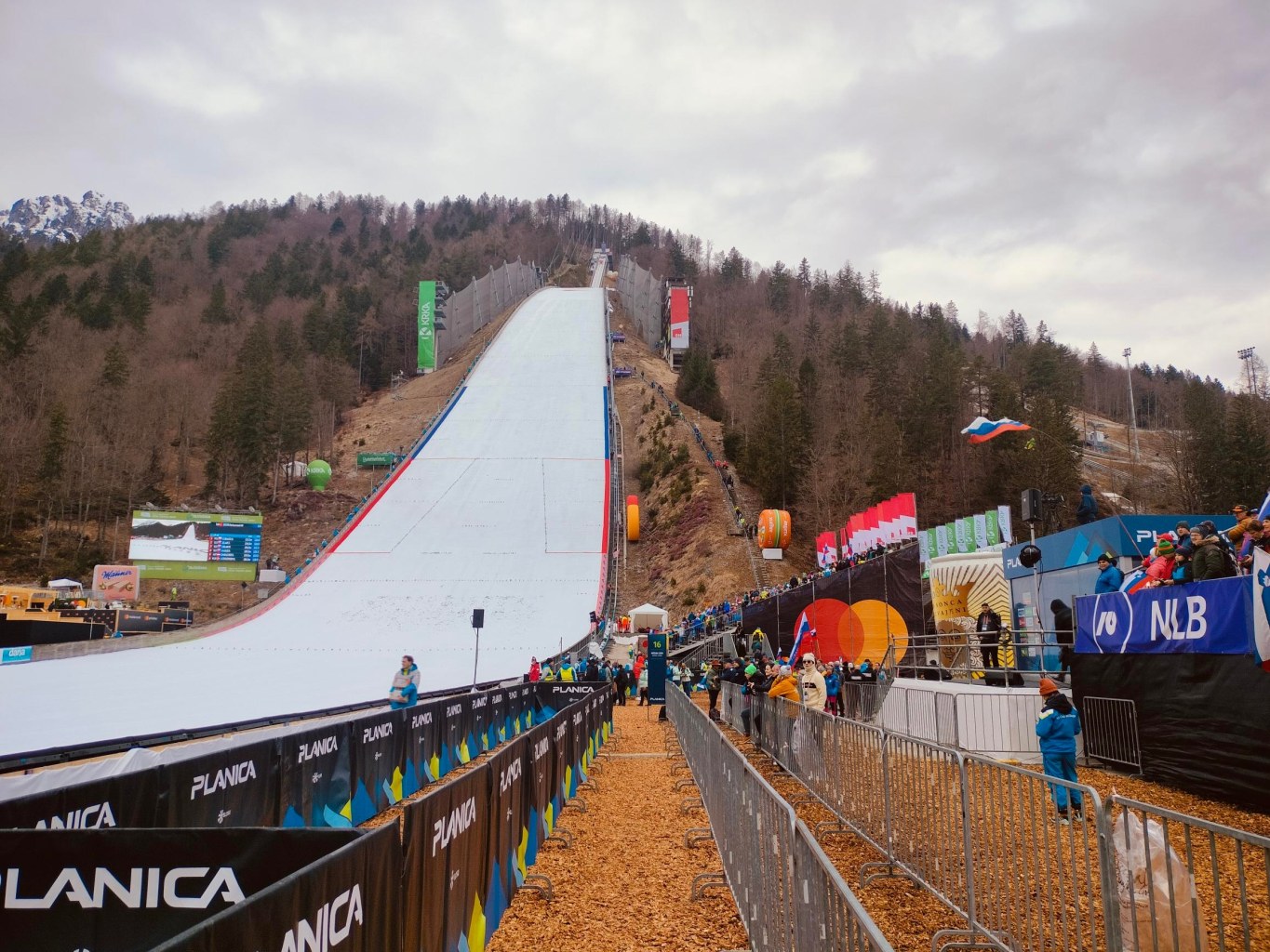 Mniej przerażająca, ale większa. Planicę czeka rewolucja. Możliwe kłopoty