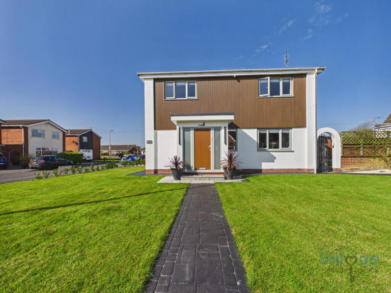 I can't believe how quirky this stunning 4-bed Blackpool cul-de-sac ...
