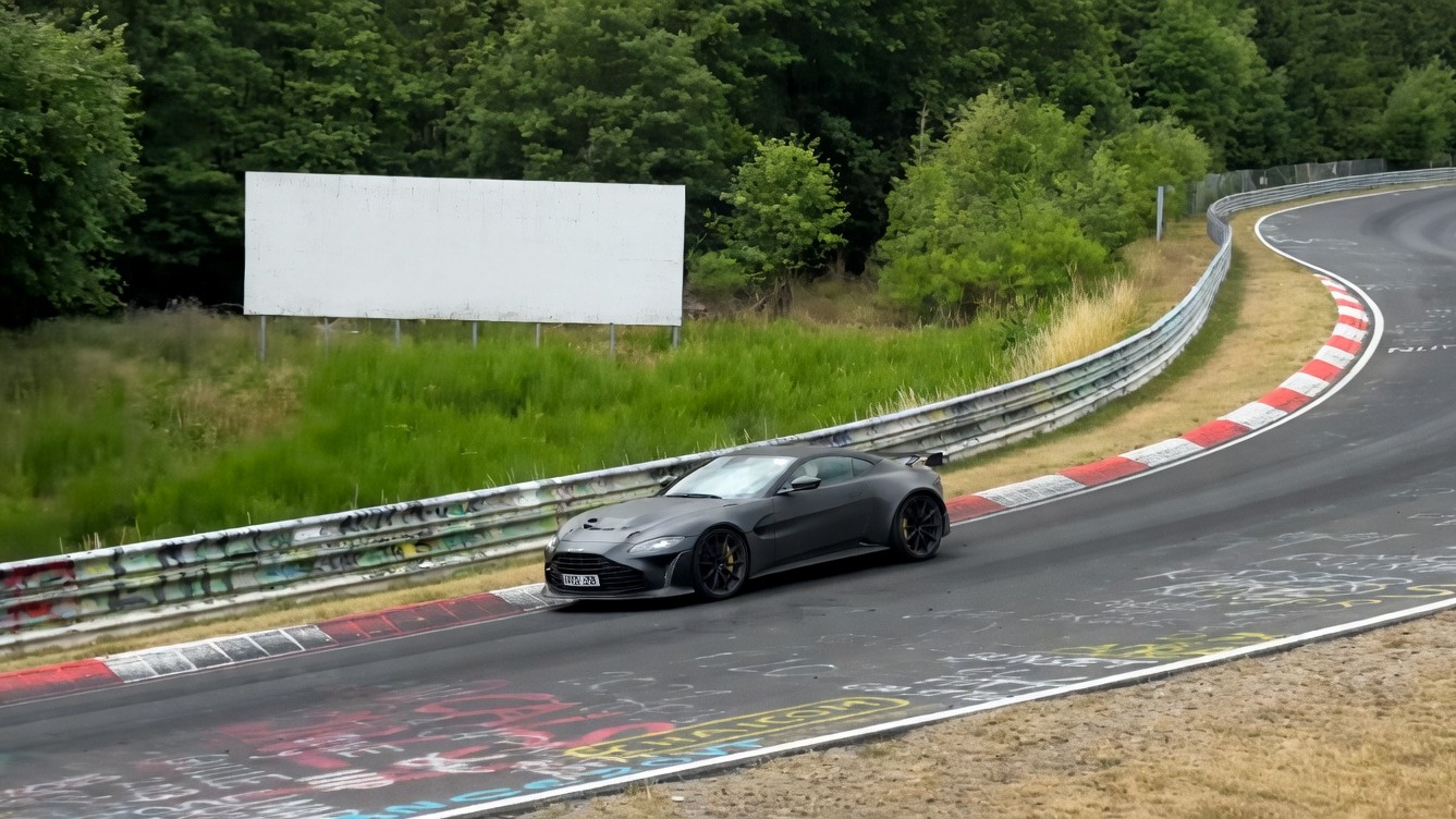 A first lap around the Nurburgring with an expert driver