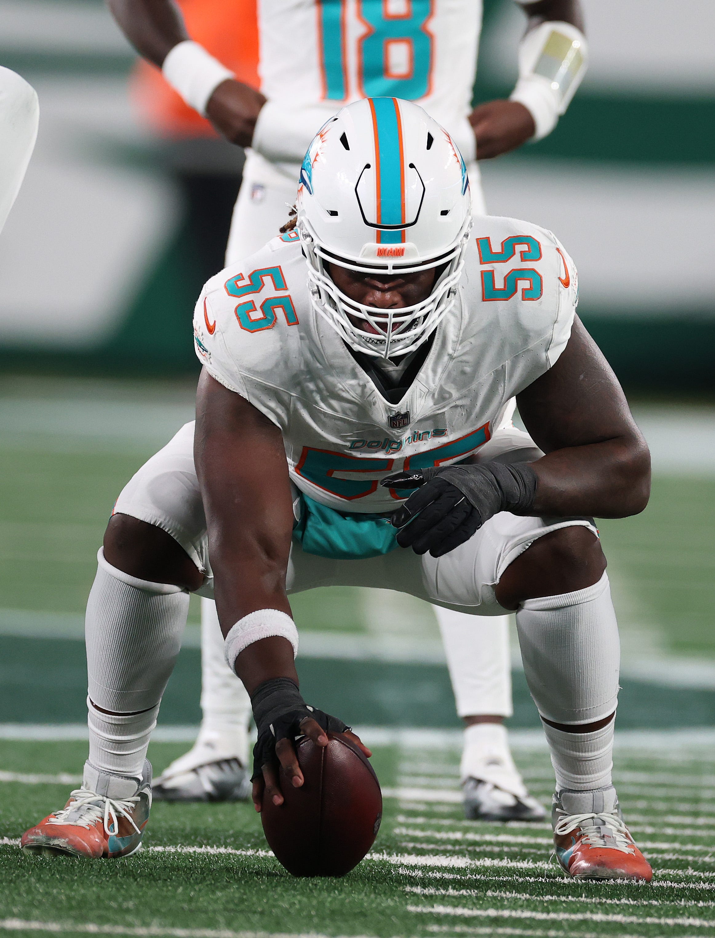 Dolphins lineman says he's 'trying to knock somebody's head off'