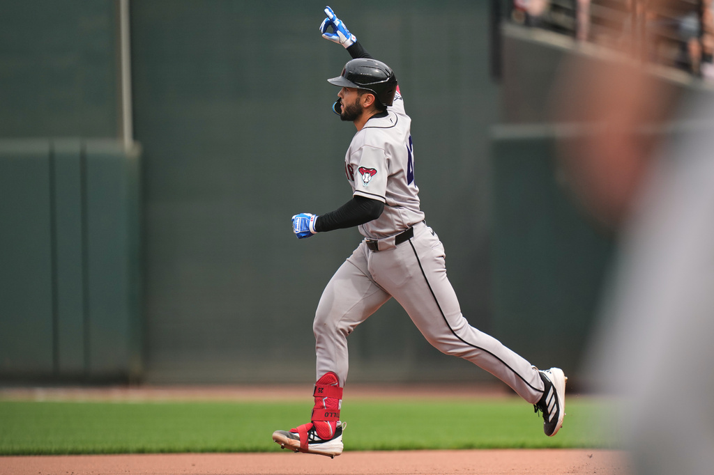 Adrián Del Castillo pega jonrón en la 10ma y guía a Diamondbacks a ...