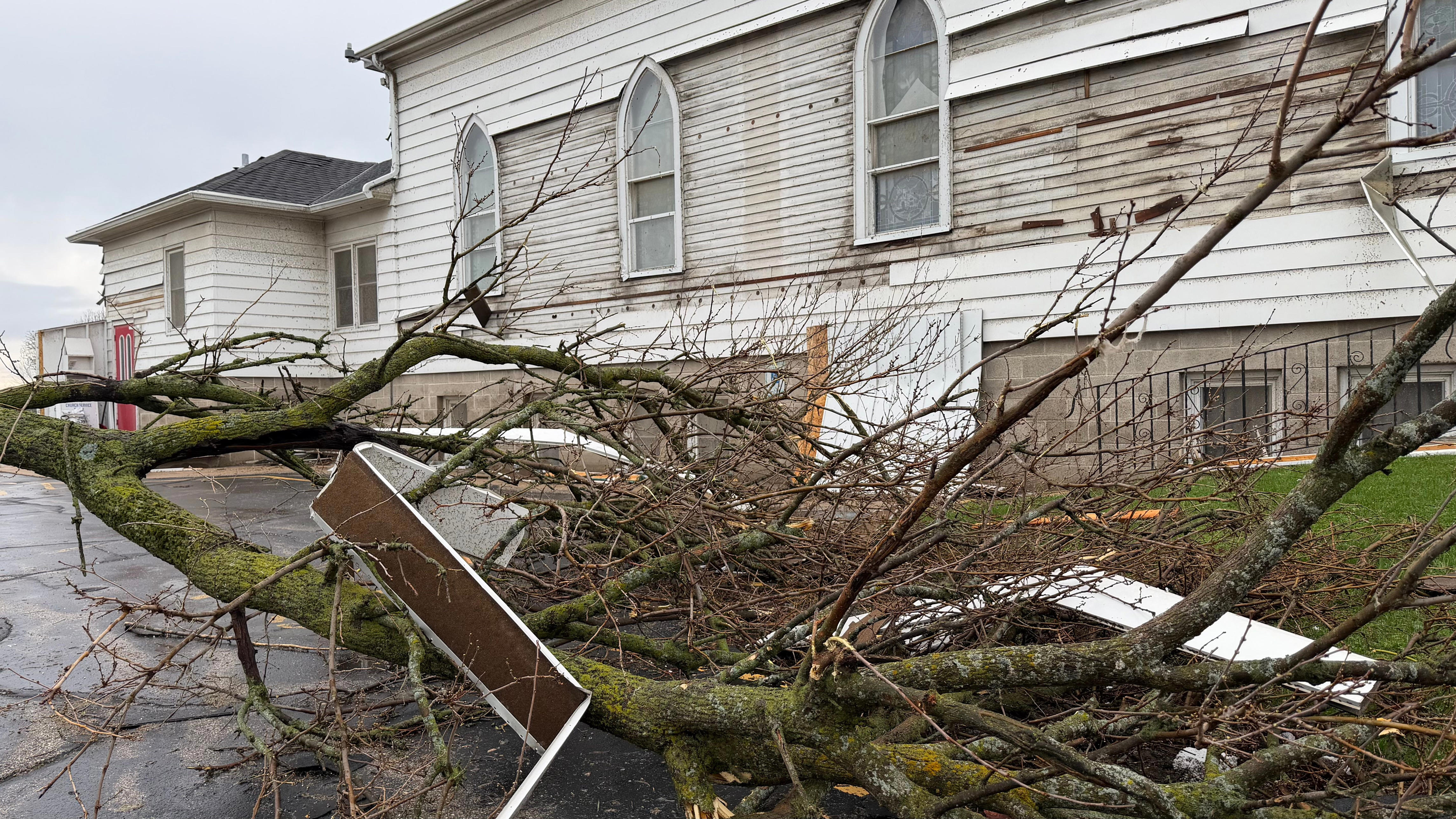 Wisconsin tornado causes damage but no injuries in Sussex and Lisbon