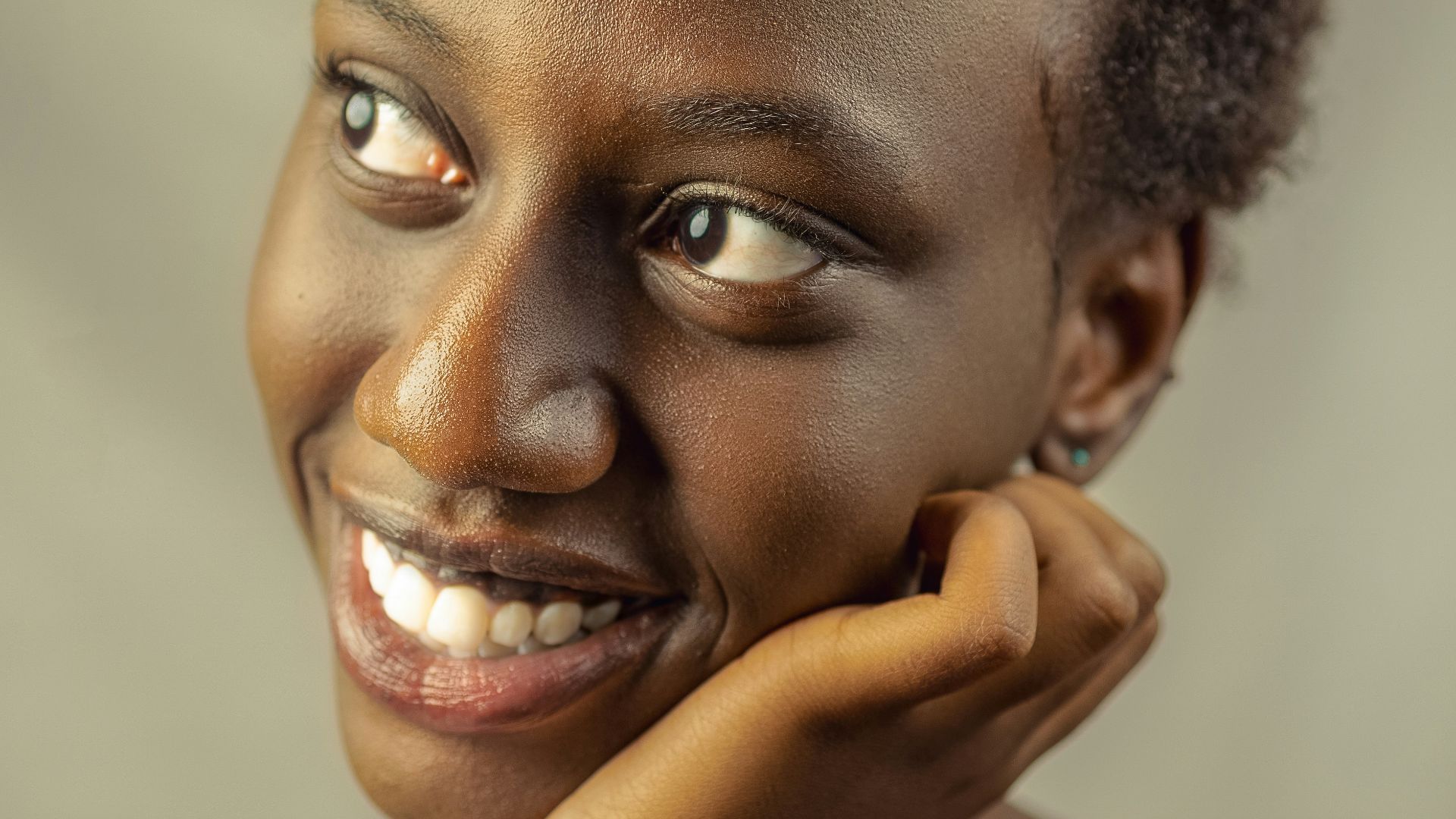 20 facial features considered highly attractive