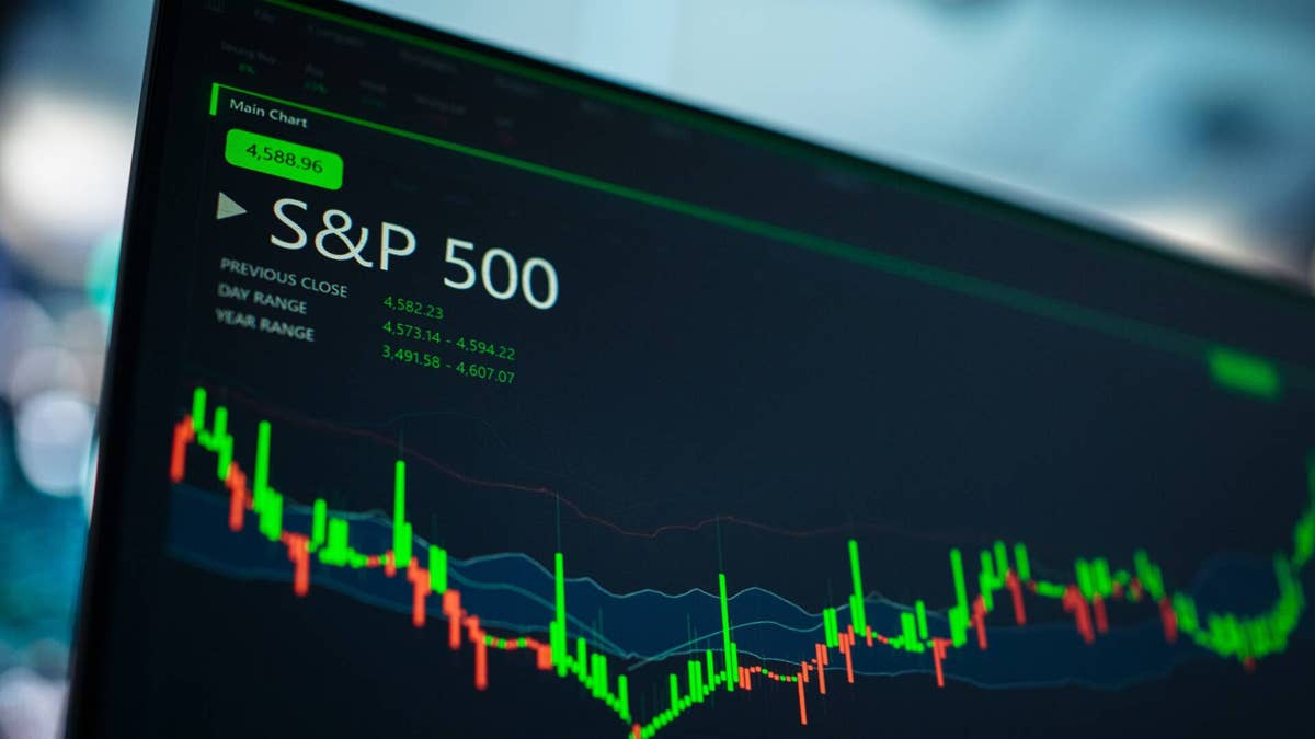 S&P 500 index dividend yield hits nearly 50-year low