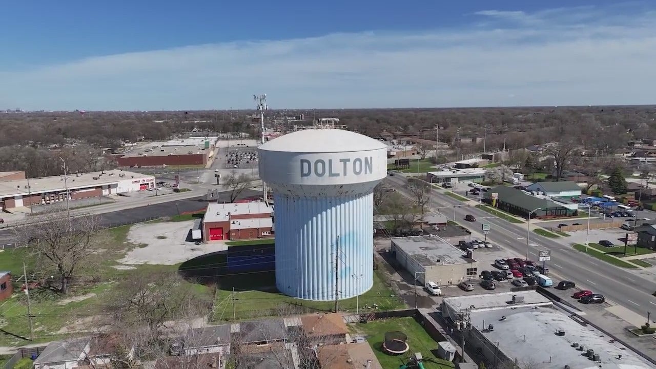 Dolton police, SWAT secure scene after standoff tied to domestic shooting