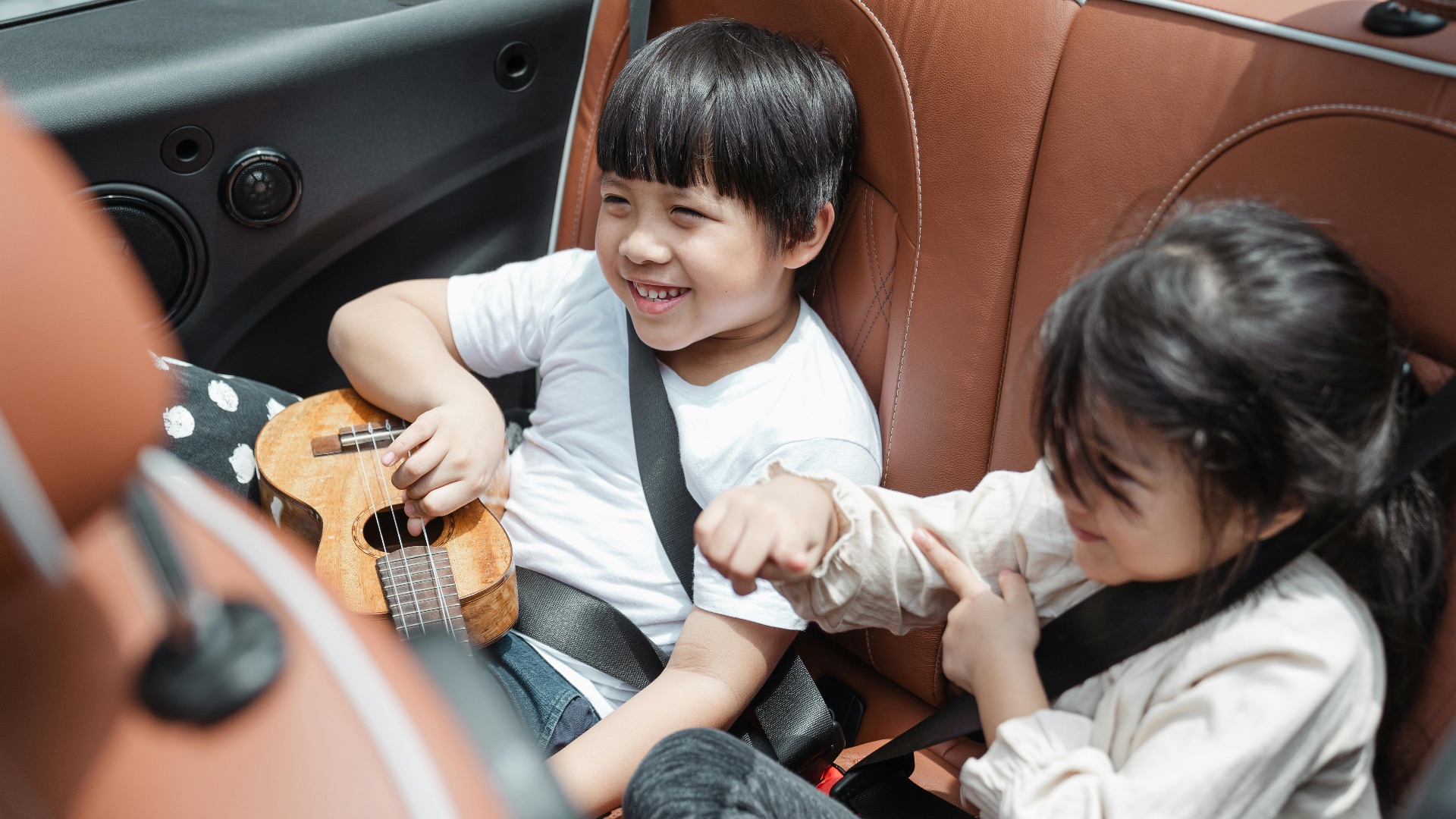 20 annoying things kids do in the car that drive parents crazy