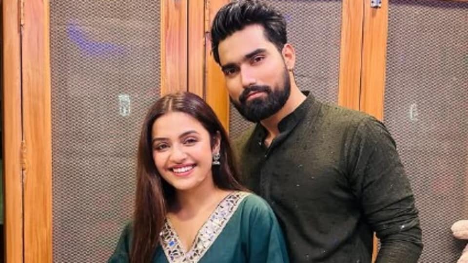 ‘Aap hote kaun ho?’: Influencer Kanika Sharma breaks down, calls out ...