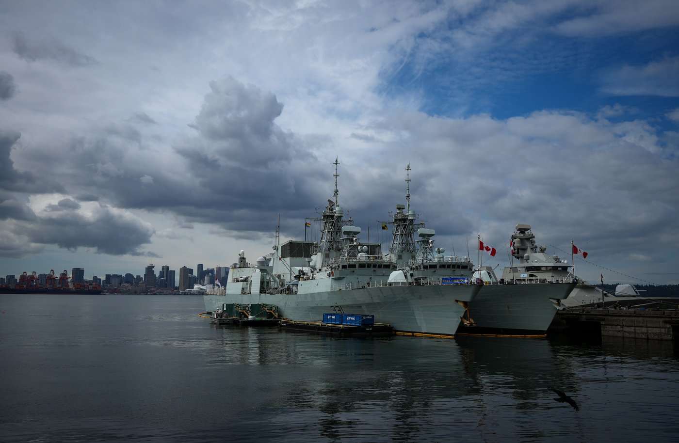 Deux membres de la Marine royale accusés relativement à un accident ...