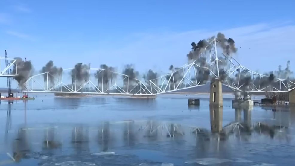 Lansing Bridge pier demolition delayed due to severe weather forecasts