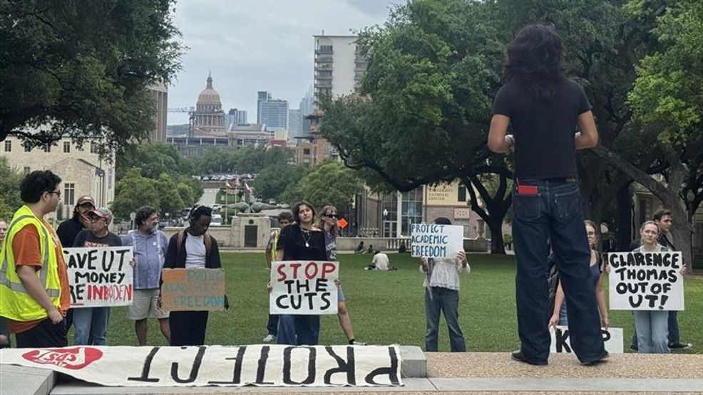 Protesters march as Justice Clarence Thomas gives UT Austin lecture at ...