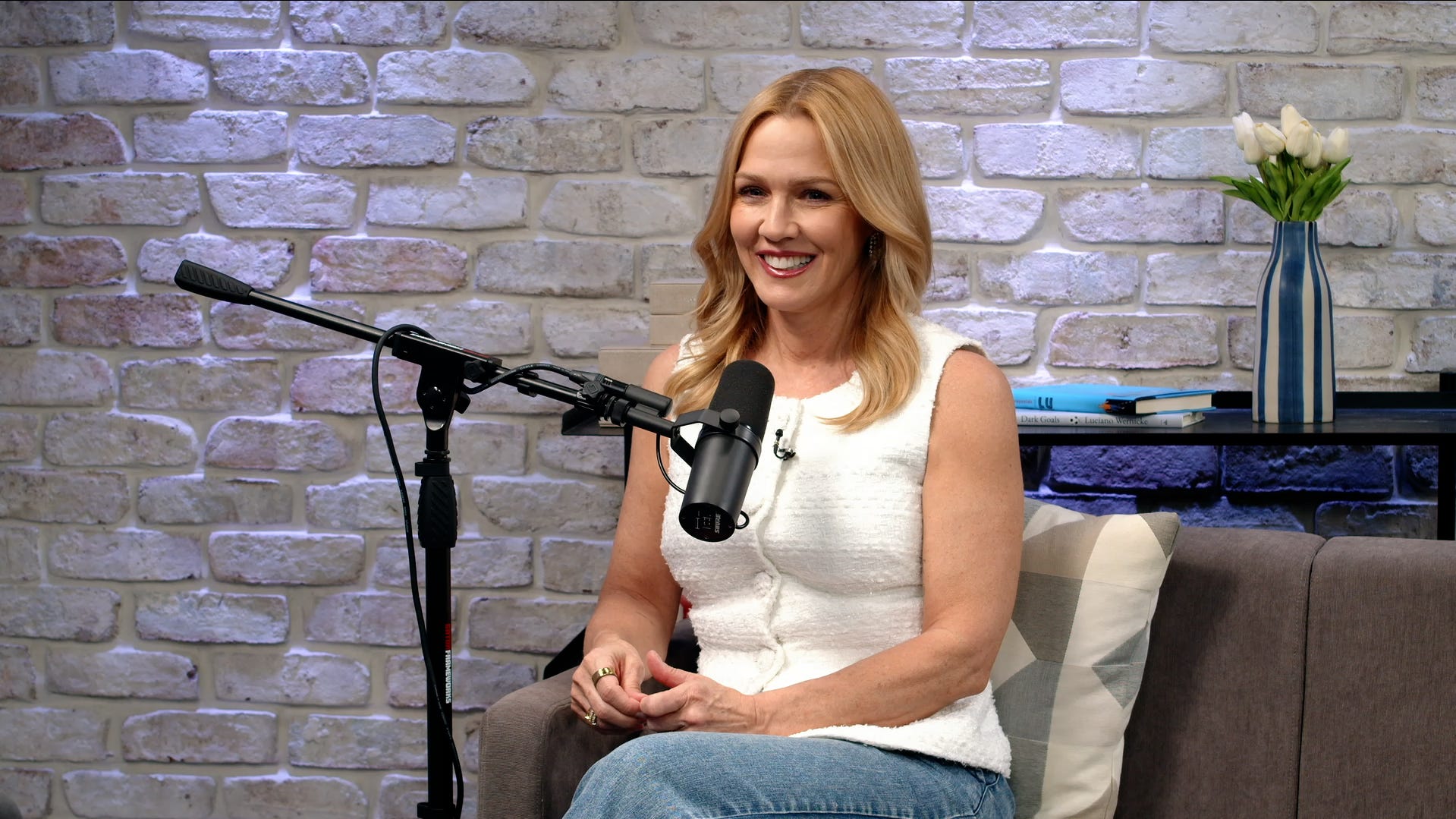 Jennie Garth says 'I'm a Swiftie,' praises Taylor Swift's character