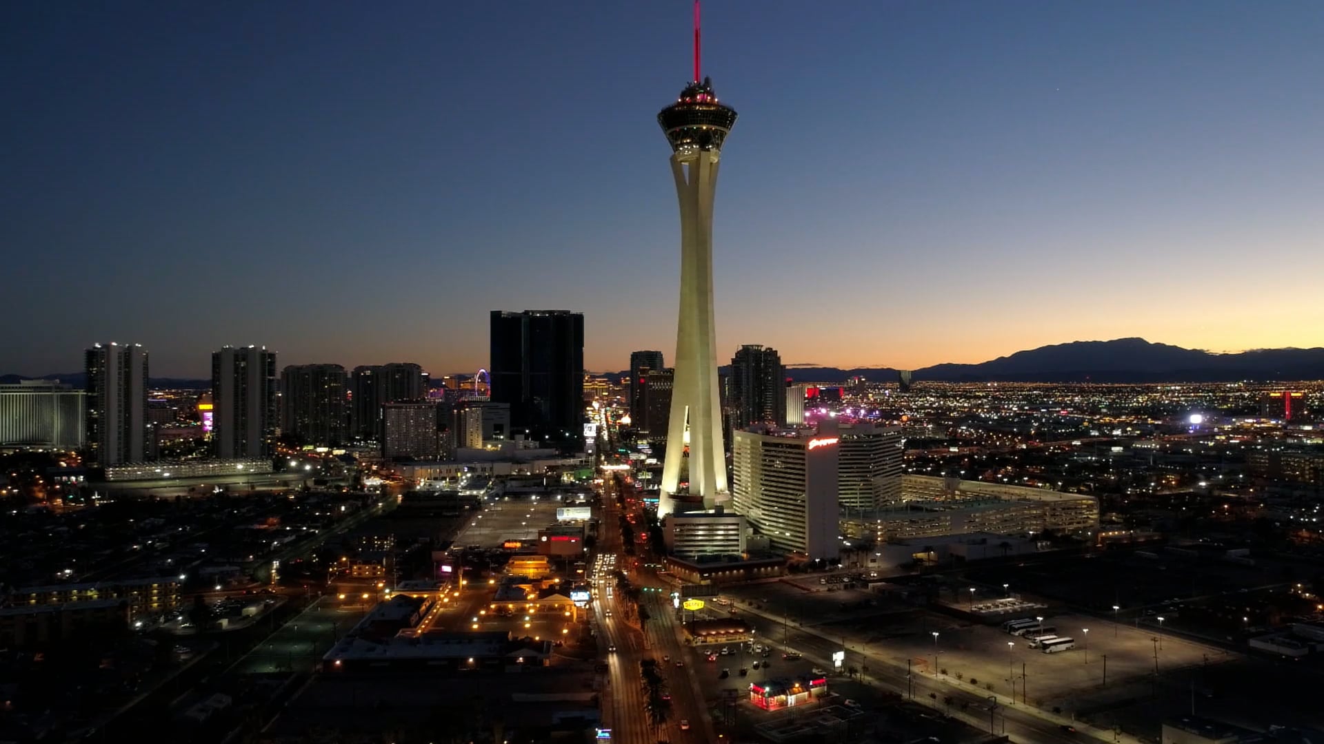 ตึก STRAT Tower ลาสเวกัส: ทัวร์โดรนชม SkyPod Bliss