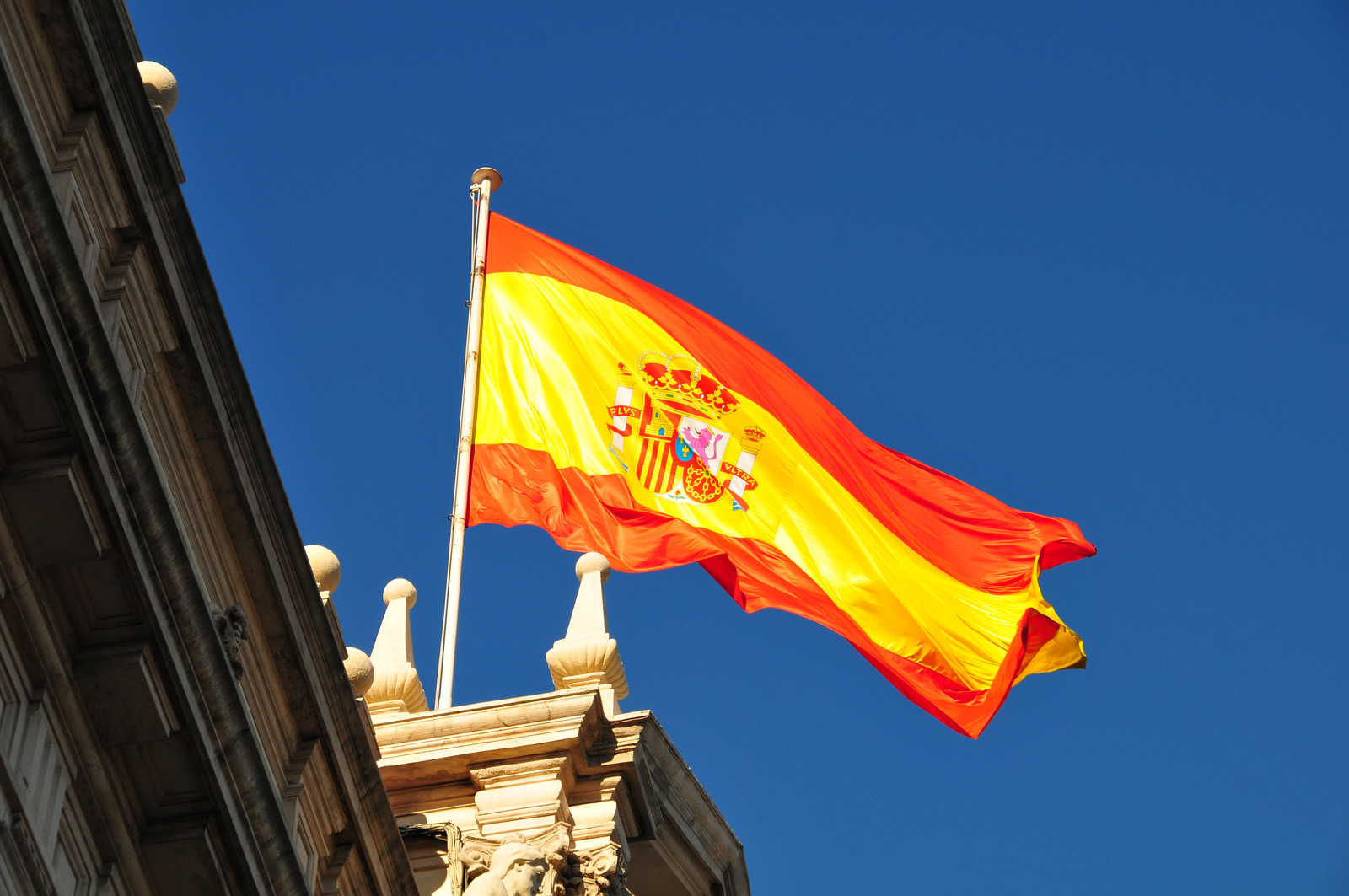 500,000 undocumented immigrants in Spain eligible for legal status ...
