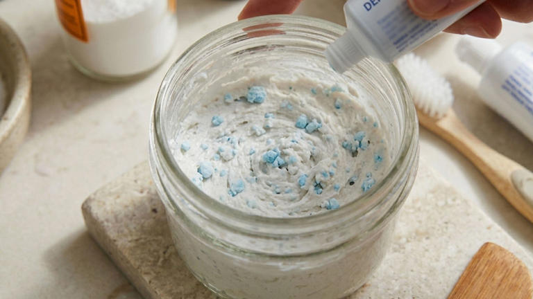 Mezclar pasta dental con bicarbonato, para qué sirve y qué beneficios tiene
