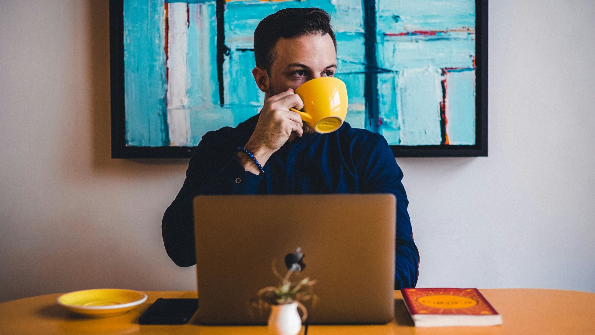 20 signes qui montrent que vous utilisez la caféine pour masquer un ...