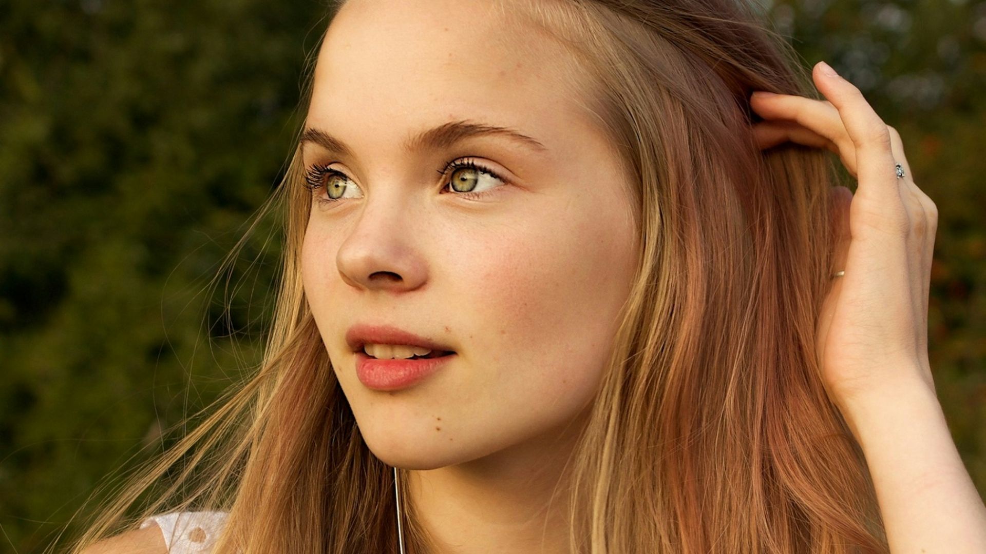 10 female names men think sound classy & 10 they think sound wild