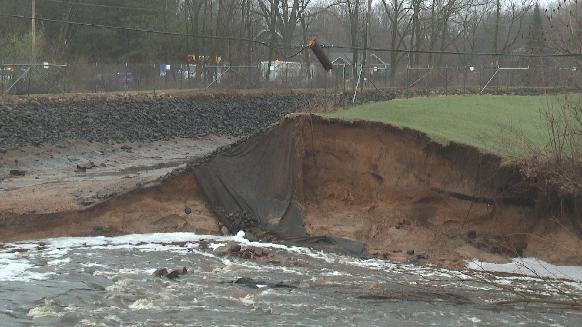 Berm fails near hydro station in Portage County, sends water into ...