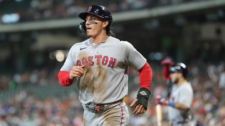 Why Red Sox star Jarren Duran flipped off a fan during a game in Minnesota