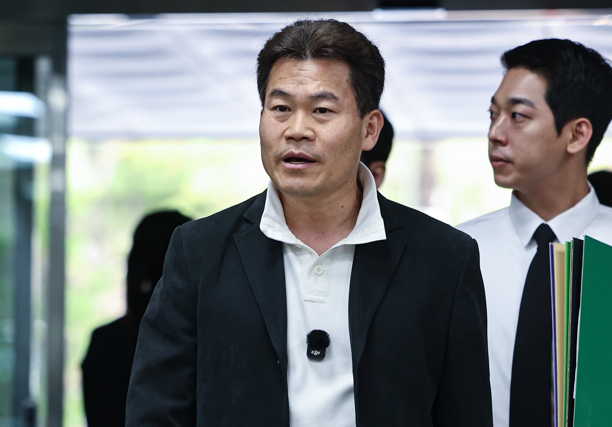 Jeon Han-gil's warrant review concludes amid handcuff dispute