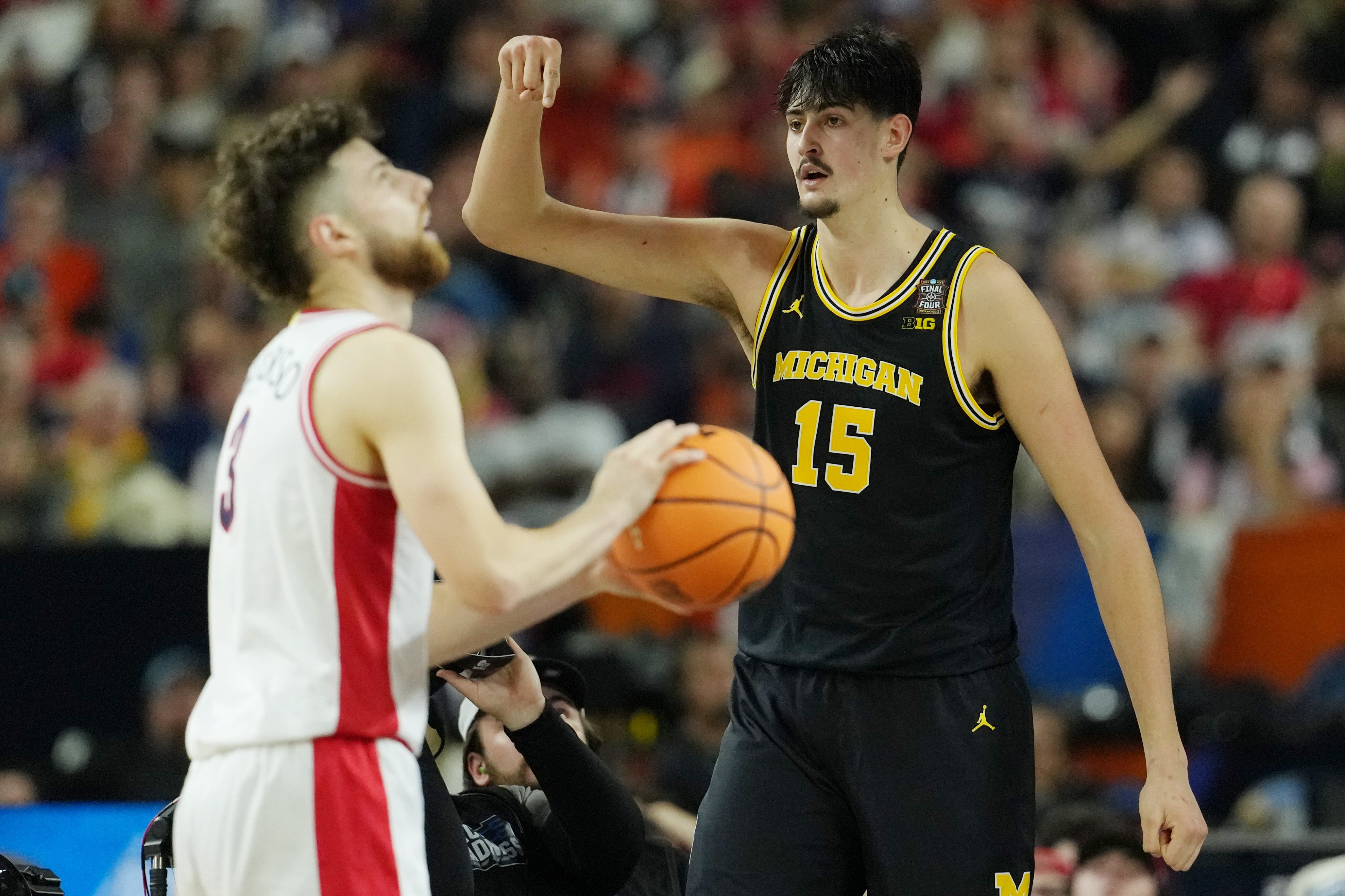 National championship game odds for UConn vs Michigan Monday