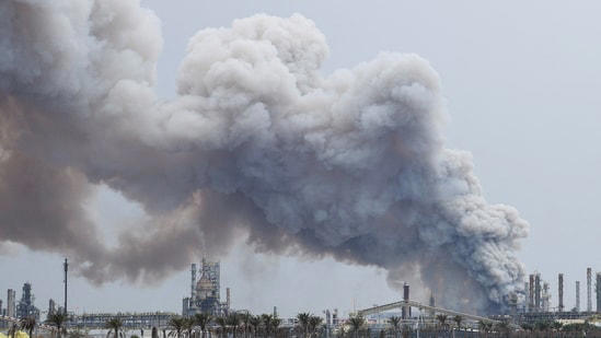 Video captures moment Bahrain's Bapco refinery's storage tank explodes ...