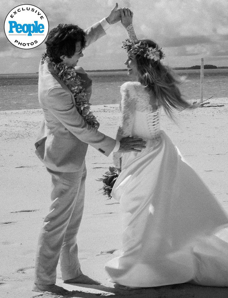 Crystal Harris marries James Ward in 'elegant' island wedding ceremony ...