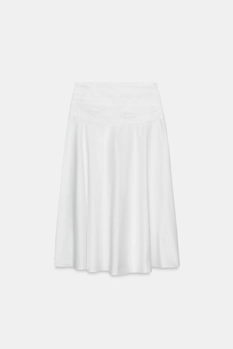 「黒系ボトムスばっかり」→ こっちにチェンジ!【ZARA】40・50代が着映える♡「白系スカート」