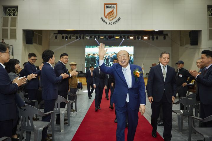 김승연 한화 회장, 북일고 50주년 기념식 참석… "미래 100년 만들자"