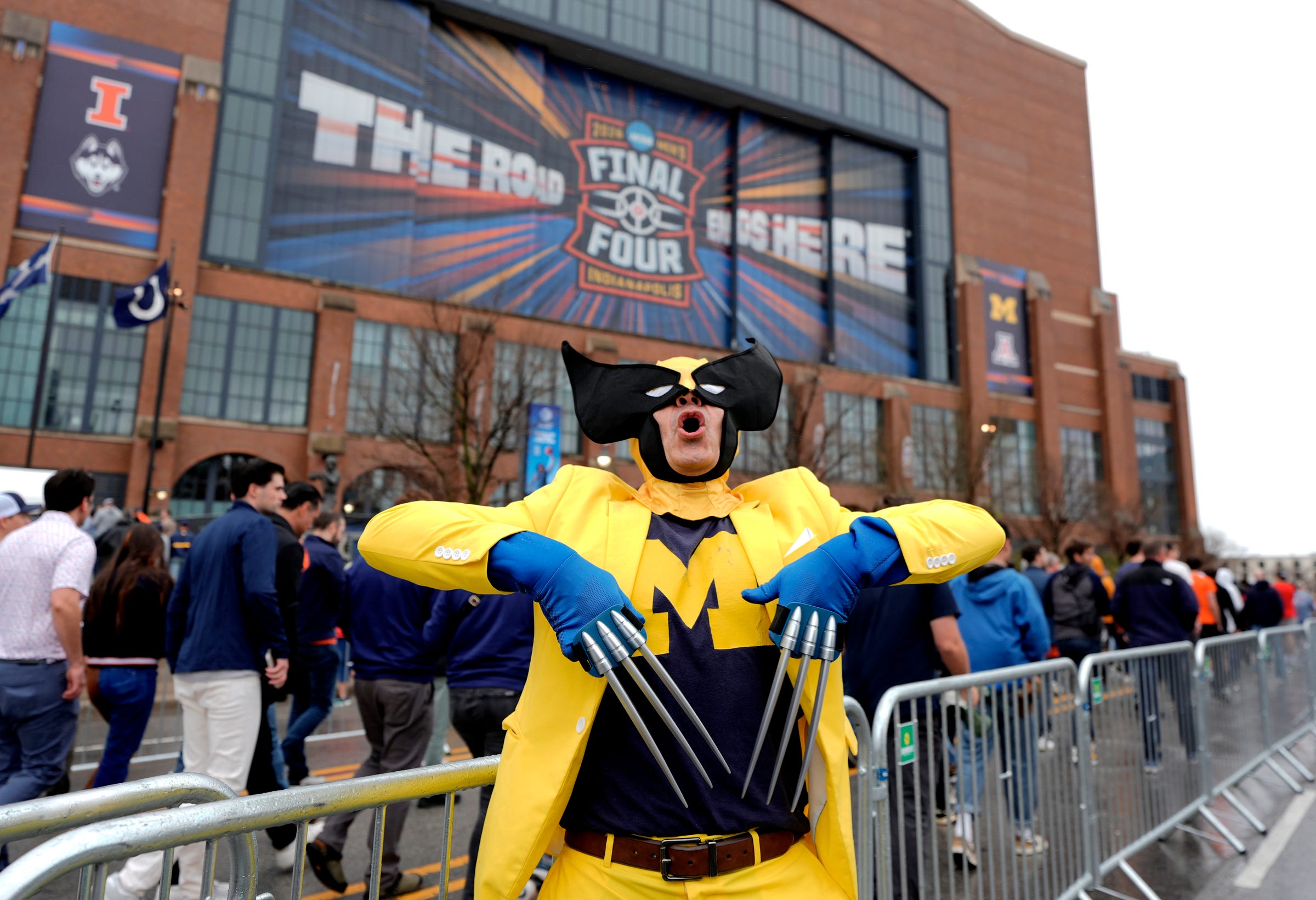 Michigan basketball fans storm Indianapolis for Final Four