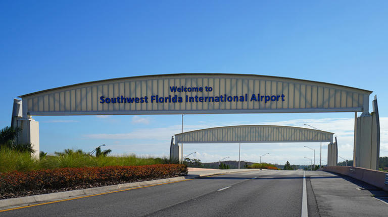 Travelers at a major US airport have fewer options due to closed shops ...