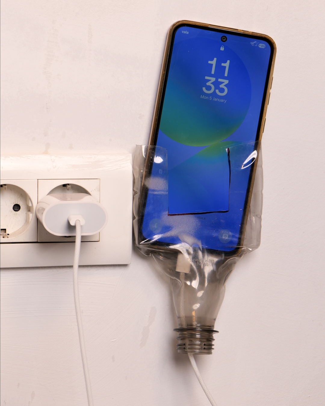 Soporte para cargar el teléfono que puedes hacer en casa📱