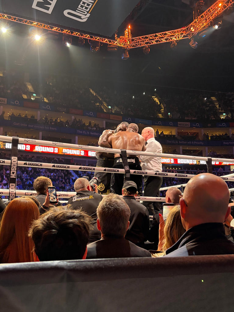 Chisora loses chaotic, razor-close retirement fight against Wilder