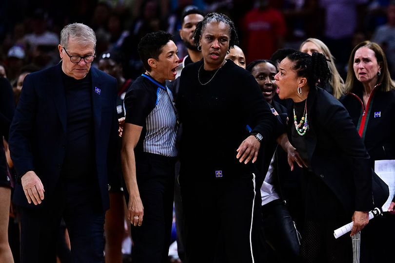 UCLA coach shares verdict on Geno Auriemma meltdown after 'texting a ...