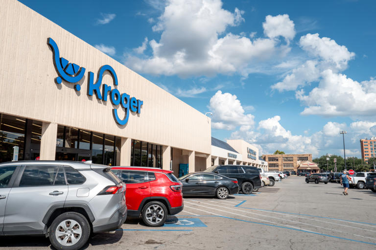 Is Kroger open or closed on Easter Sunday 2026?