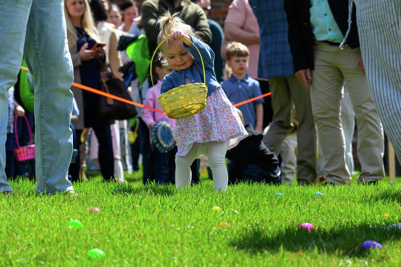 Photos: Local kids hunt for Easter eggs at governor's mansion