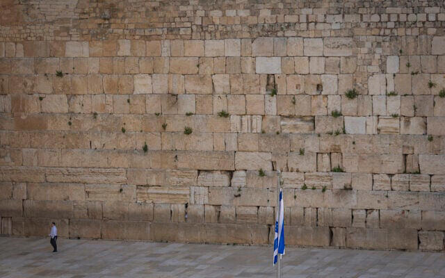 Wartime limits keep most away from Priestly blessing at Western Wall
