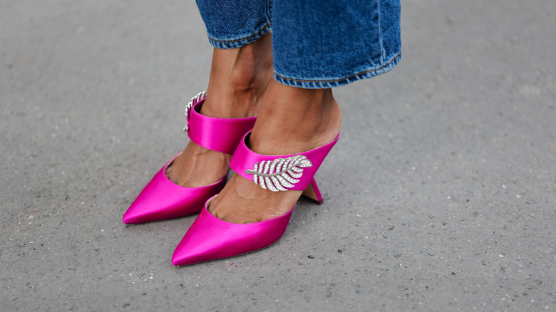 Feathers are all over the red carpets right now - here's how to wear ...
