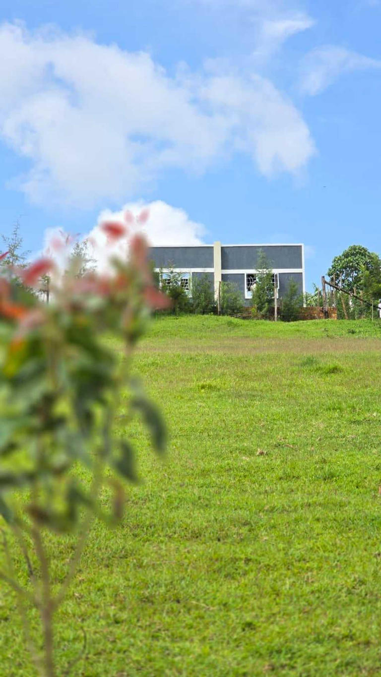 Kisii: Grateful man builds exquisite permanent house for stepfather who ...