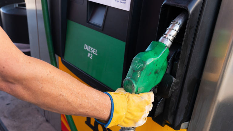 National average gas price reaches $4.45 before summer driving season