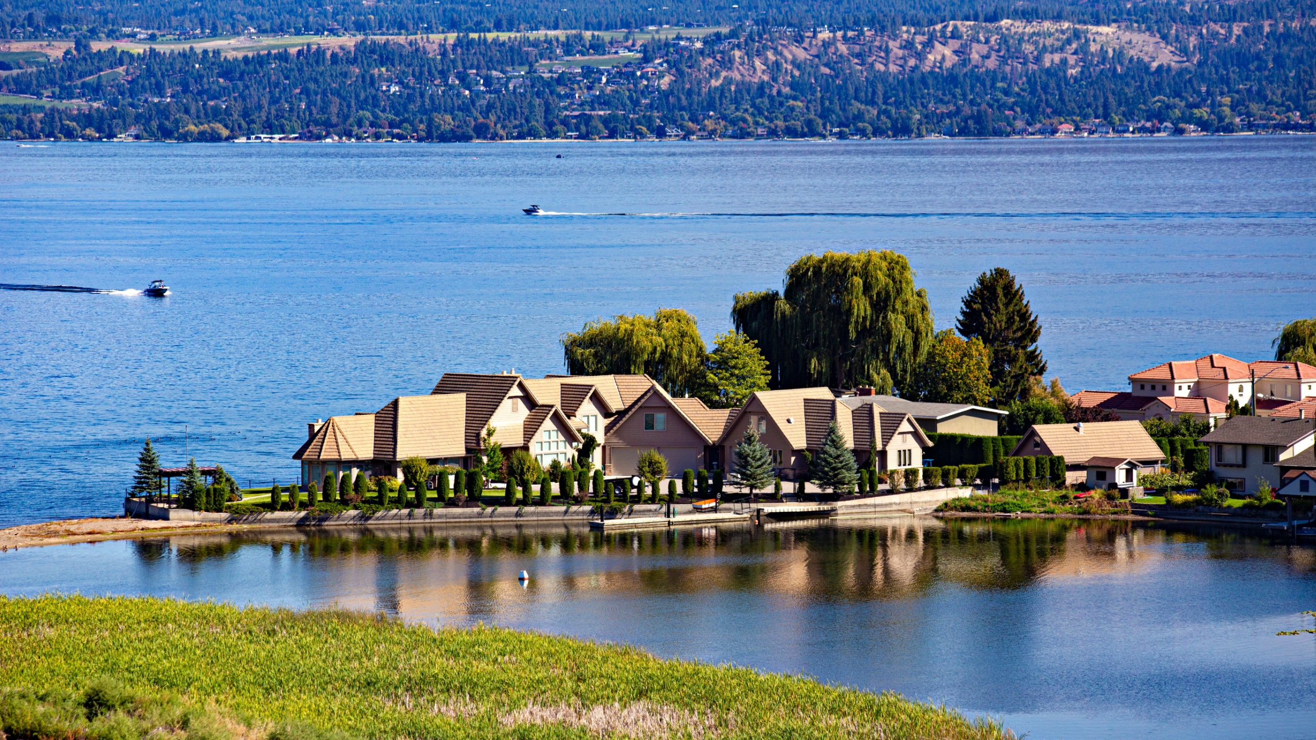 8 small towns in Canada that people are actually moving to and why