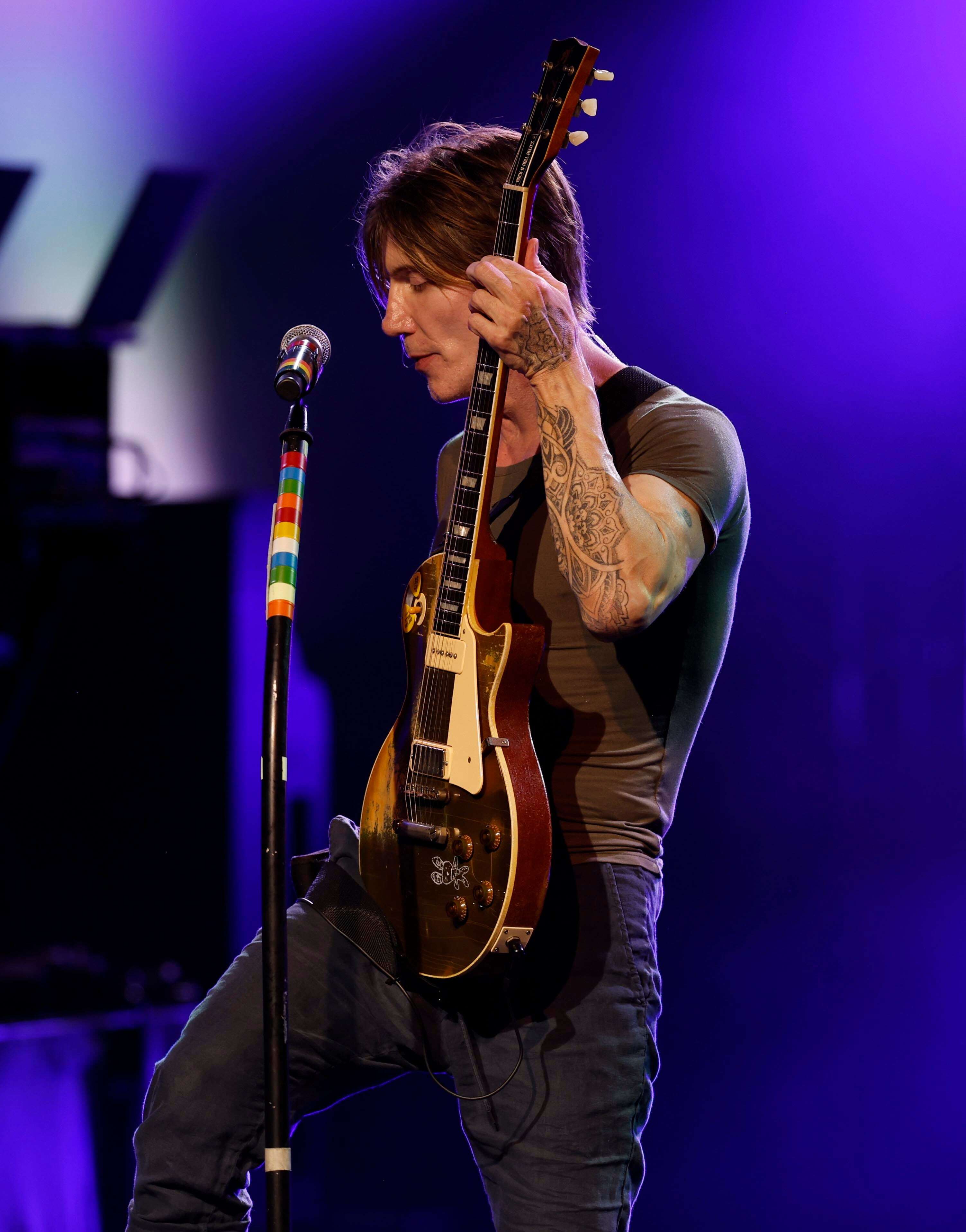 '90s rock band cancels tour dates amid resurgence in popularity