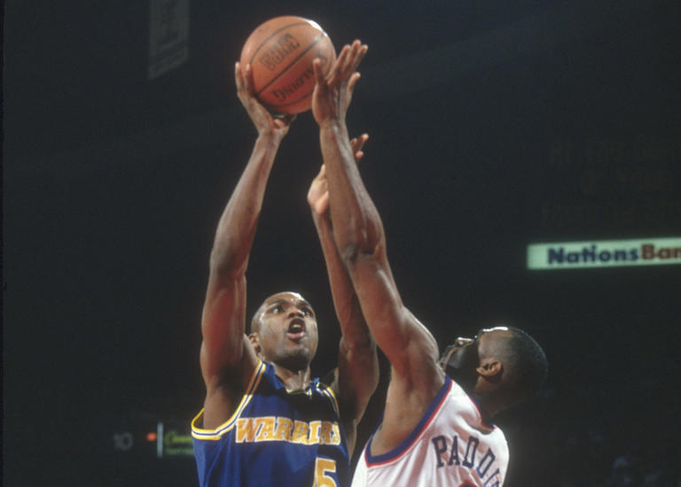 A former Knicks forward died in a single-car crash at age 60