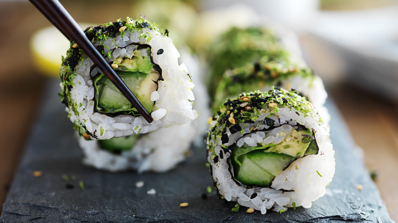 16 types of sushi rolls that don't contain any raw fish