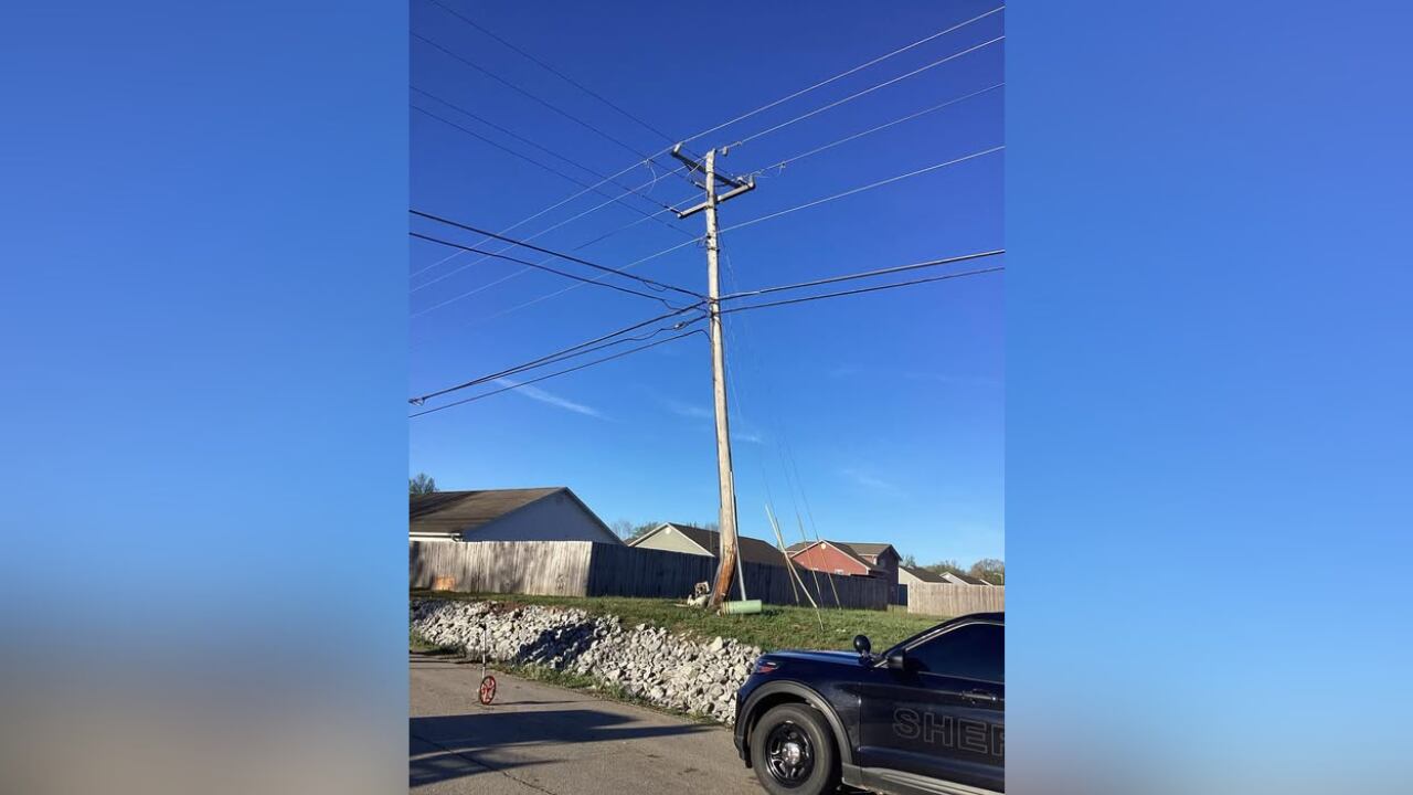 Crews respond to power outage in Butler County, Mo. after car hits pole