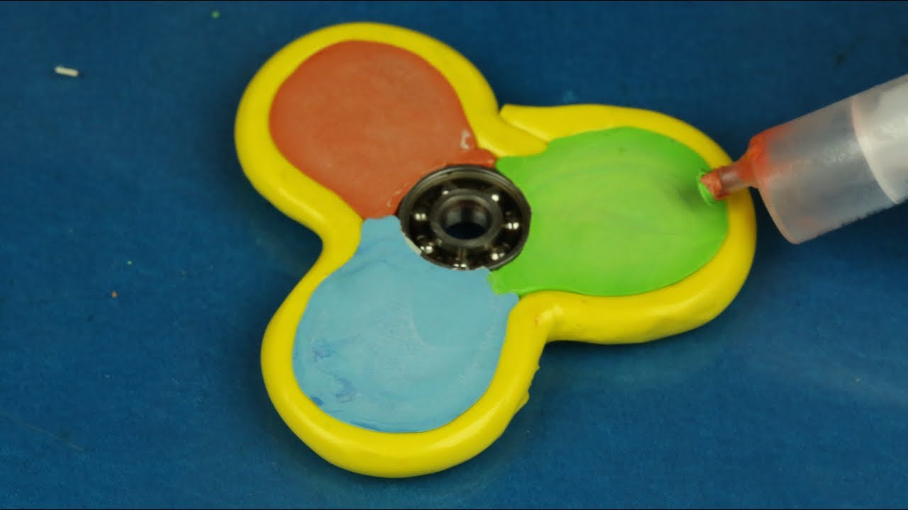 DIY colorful fidget spinner using melted crayons | Easy craft tutorial