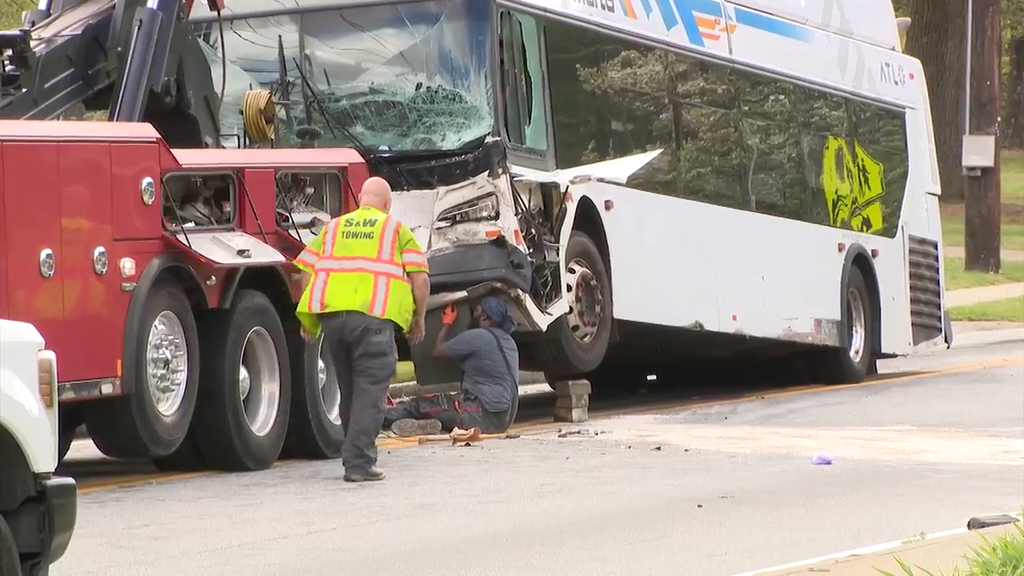 Driver killed in head-on crash with MARTA bus in northwest Atlanta ...