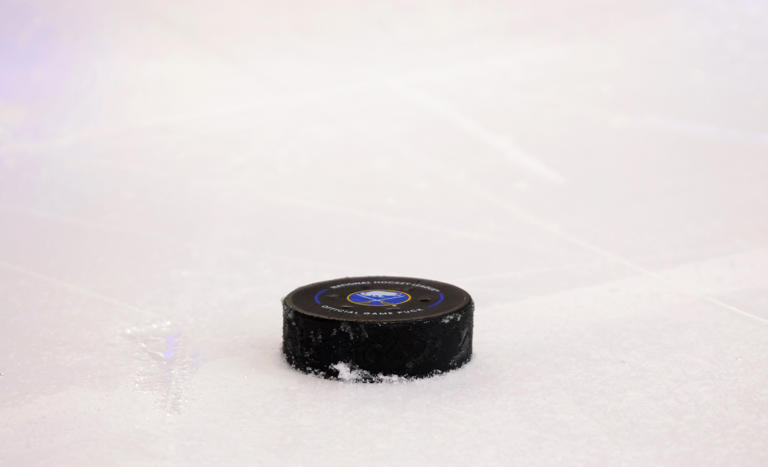 Longtime Hockey Night in Canada broadcaster Scott Oake to retire after ...