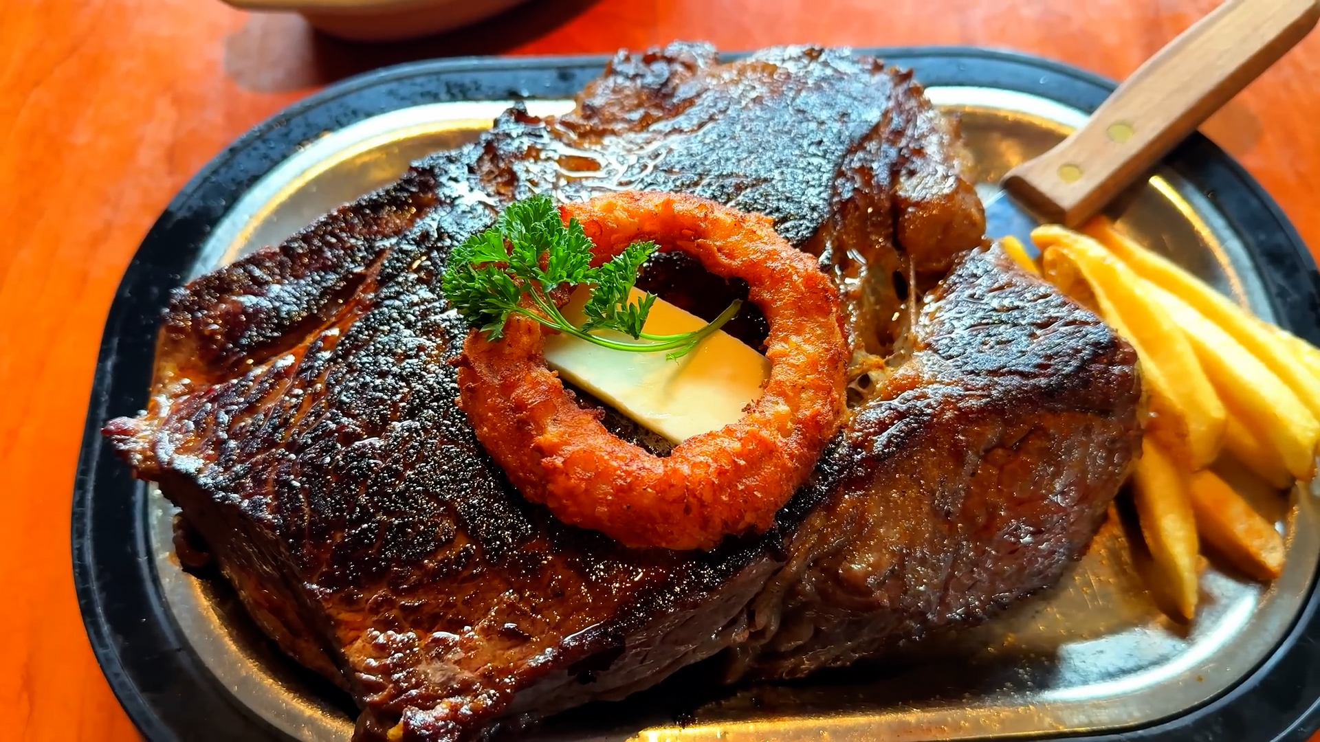 2000 people have failed this famous 72oz steak challenge