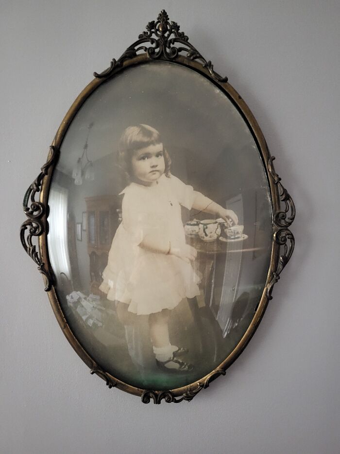 From key to radio: People share antique things in their houses