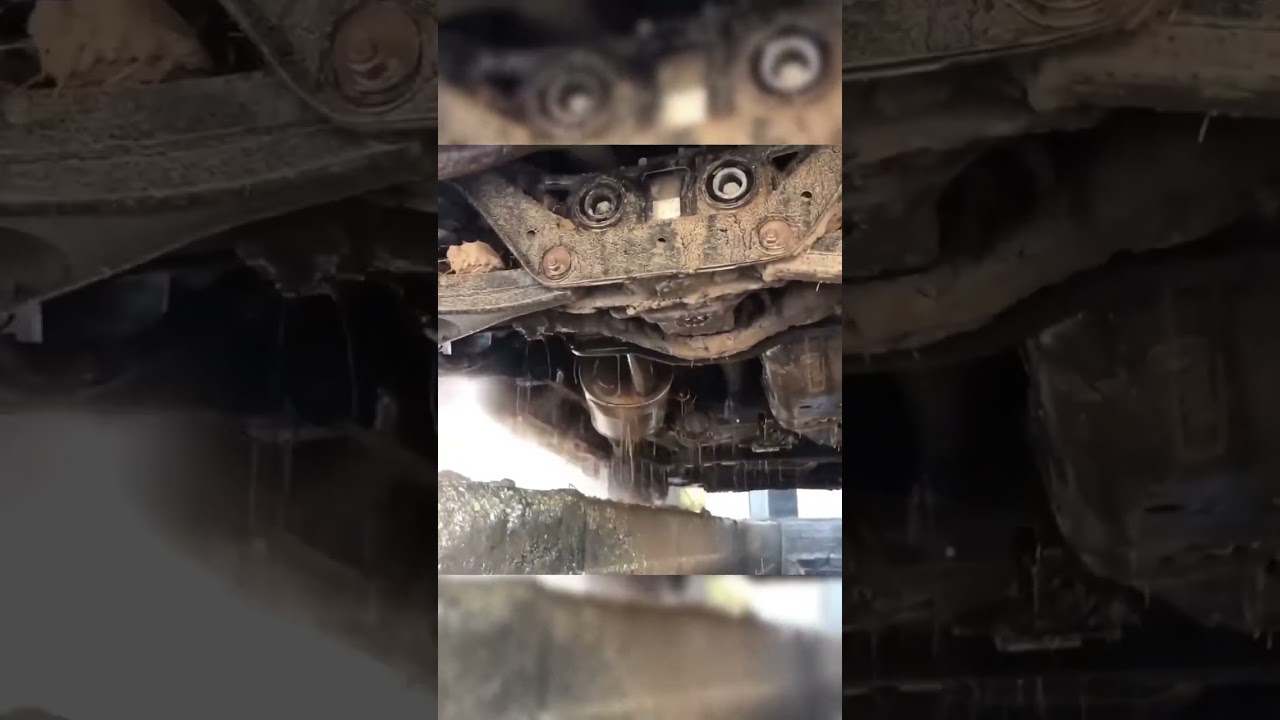 Washing the underside of the off road truck 💩